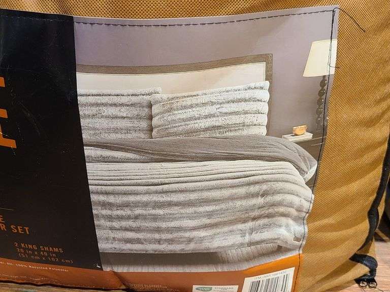 Frye 3pc Comforter Set King - Prime Time Auctions, Inc.