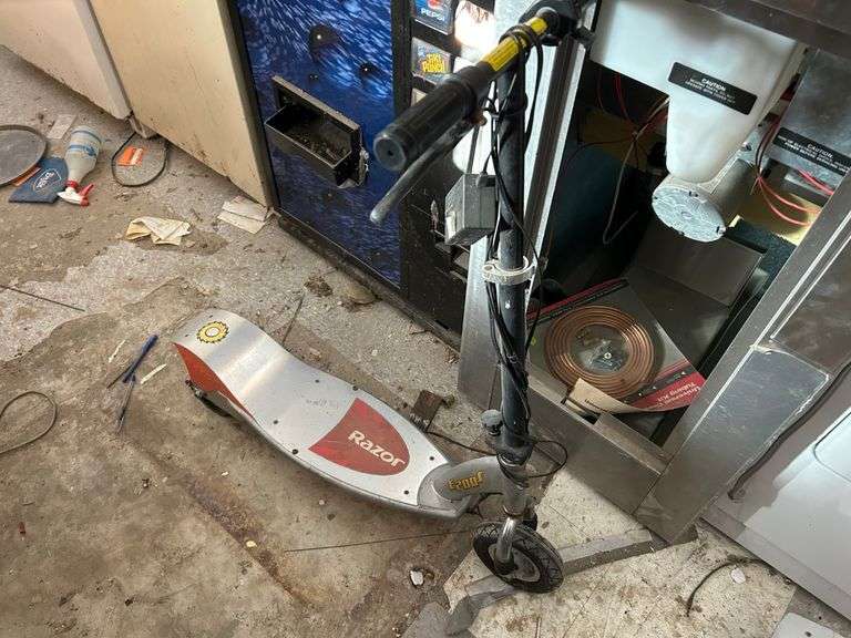 Razor Electric Scooter - Prime Time Auctions, Inc.