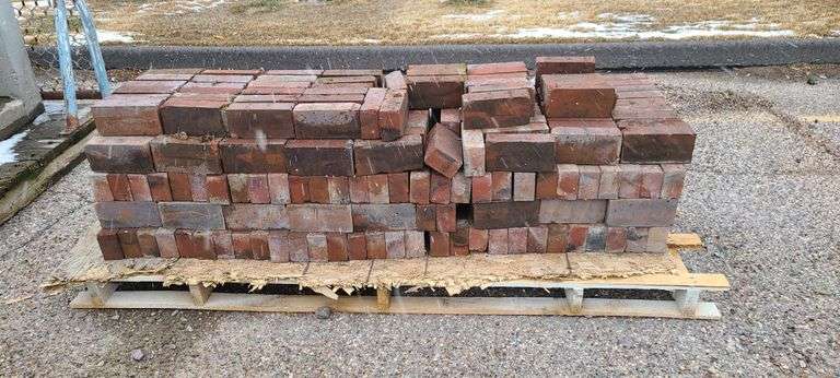 Pallet of Red Reclaimed Bricks - Prime Time Auctions, Inc.