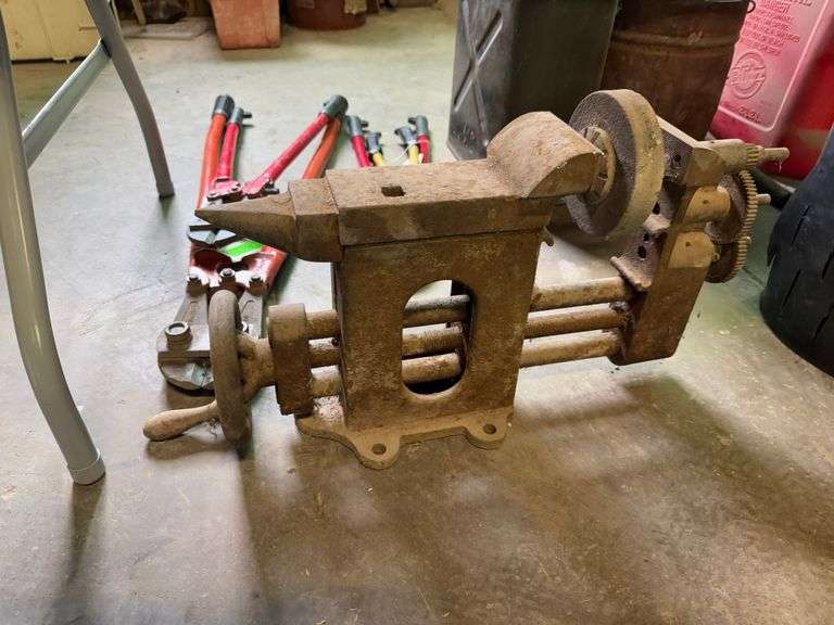 Stewart Handy Worker Combination Anvil and Vise - Prime Time Auctions, Inc.