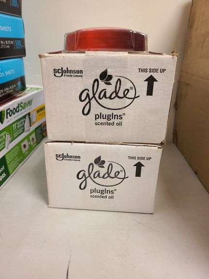 2) Glad PlugIns Scented Oil, 1) Command Strips - Prime Time Auctions, Inc.
