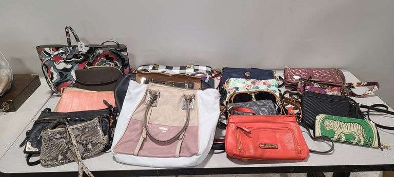 17) Purses: Vera Bradly, Bebe, Guess, Joenswear, Miak Collection and ...