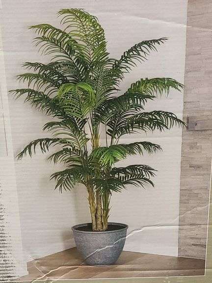 LIfe Like Palm Tree - Prime Time Auctions, Inc.