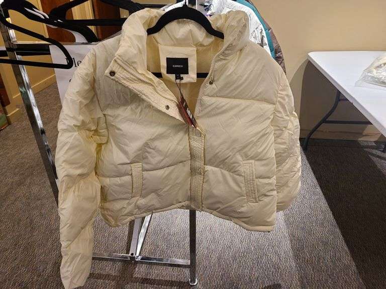 Express Puffer Jacket - Prime Time Auctions, Inc.