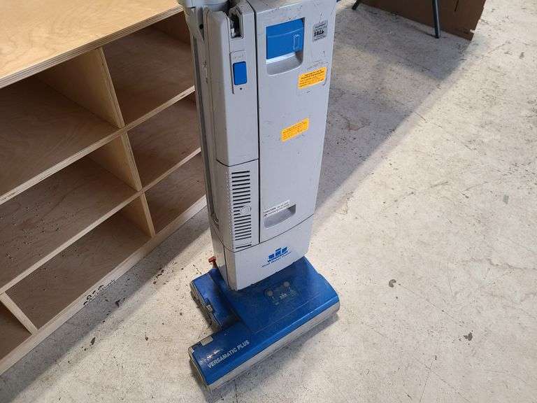 Windsor Versamatic Plus Vacuum - Prime Time Auctions, Inc.