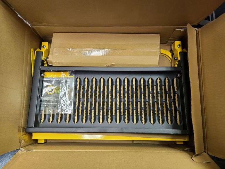 CAT 350 Pound Deluxe Truck/SUV Tire Service Step - 240328 - Prime Time ...