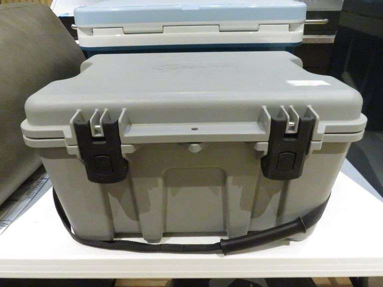 Coho Pack and Carry box - Prime Time Auctions, Inc.