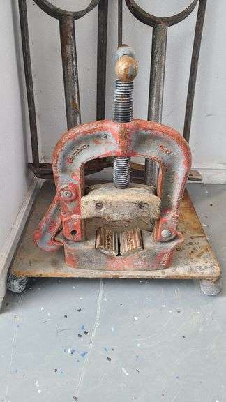 Mounted Ridgid Pipe Vice, 2) Pipe Stands - Prime Time Auctions, Inc.