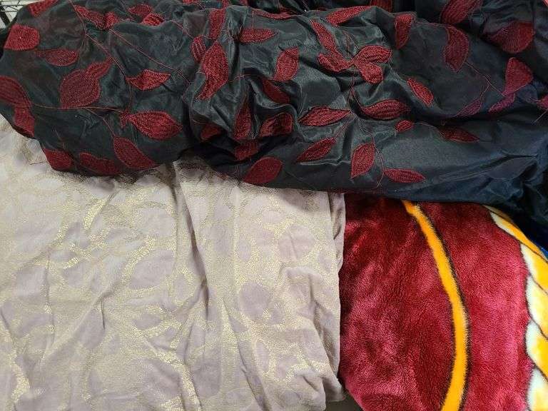 Assorted Bedding - Prime Time Auctions, Inc.