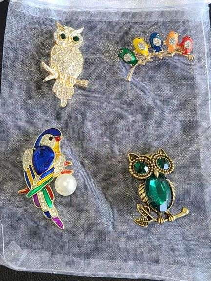 8) Brooches/Pins - Prime Time Auctions, Inc.