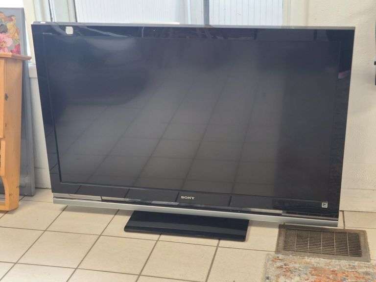 Sony Flat Screen TV and Remote - Prime Time Auctions, Inc.