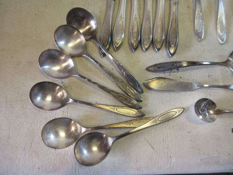 Community Plate Silverware Set - Prime Time Auctions, Inc.