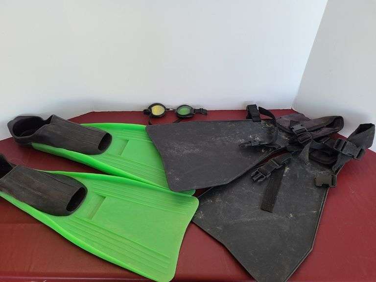 Float Tube Fins, Adult Snorkeling Fins, Goggles - Prime Time Auctions, Inc.