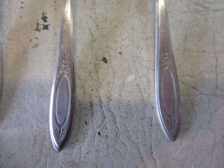 Community Plate Silverware Set - Prime Time Auctions, Inc.