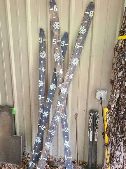 Old Wood Skis Painted for Snow Markers - Prime Time Auctions, Inc.