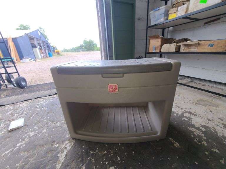 Step 2 Outdoor Storage Bin - Prime Time Auctions, Inc.