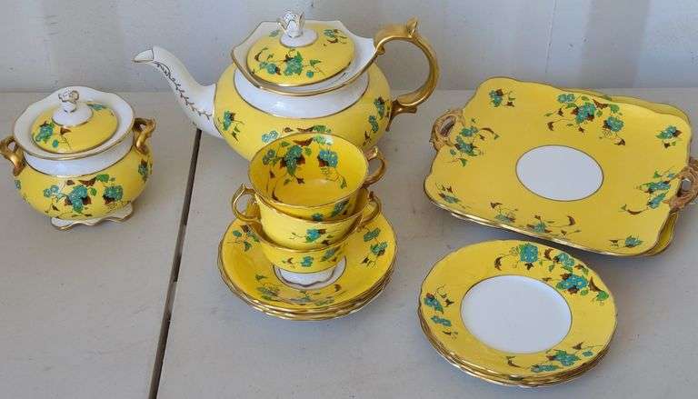 Este Italian Yellow Glazed Ceramic Tea Set - Prime Time Auctions, Inc.