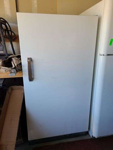 Montgomery Ward Signature Deluxe Freezer - Prime Time Auctions, Inc.