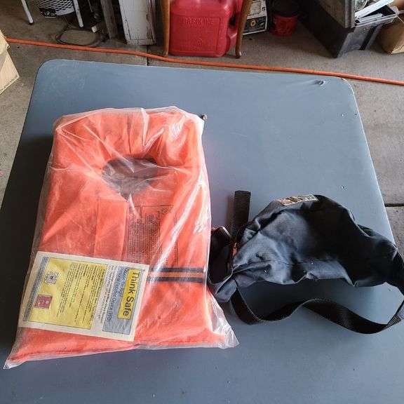 Life Vest, Fanny Pack - Prime Time Auctions, Inc.