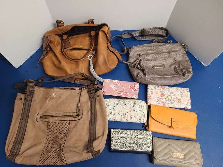 Stone Mountain Purse, 2) Purses, 6) Wallets - Prime Time Auctions, Inc.