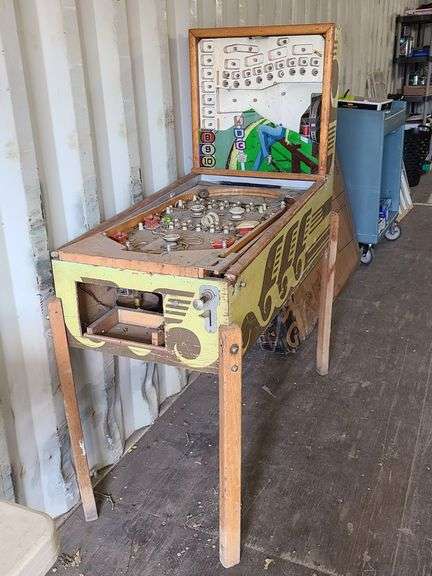 Old Pinball Machine - Prime Time Auctions, Inc.