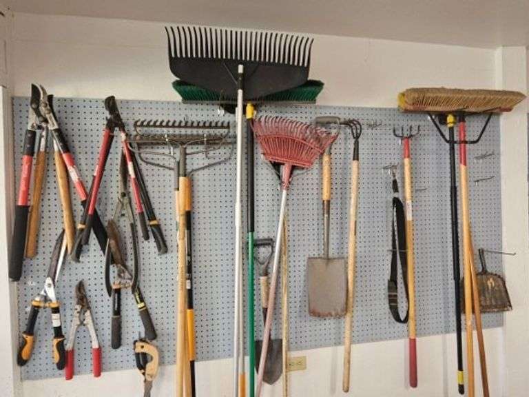 Contents Of Wall / Rake's / Lawn Care Tools - Prime Time Auctions, Inc.