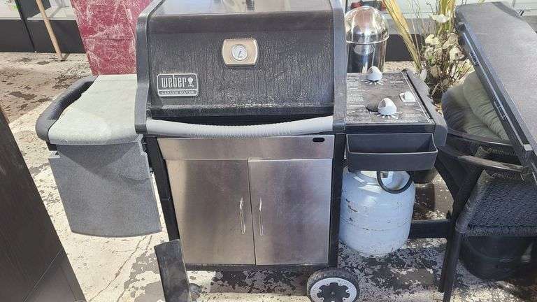 Weber Grill with Cover - Prime Time Auctions, Inc.