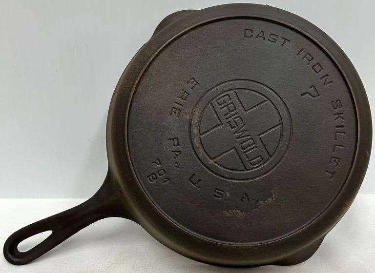 Griswold Large Logo No. 7 Cast Iron Skillet with Heat Ring - Creamer ...