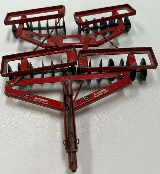IH McCormick Gang Disc - Creamer Auction