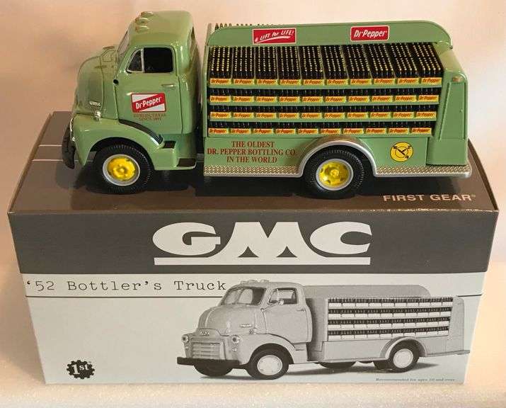 Dr. Pepper - 1952 GMC Bottler’s Truck - Creamer Auction