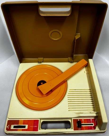 Fisher Price Plastic Record Player - Creamer Auction
