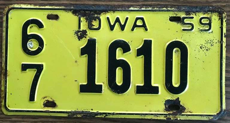 1959 IOWA LICENSE PLATE-YELLOW & BLACK - Creamer Auction