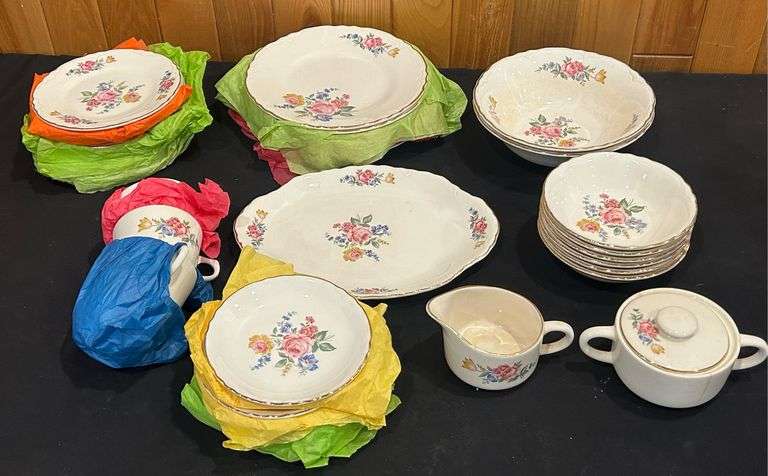 Flower Pattern Dinner Set - Creamer Auction
