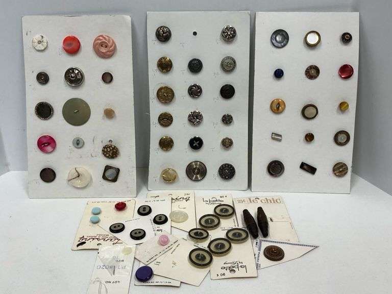Collection of Vintage Buttons - Creamer Auction