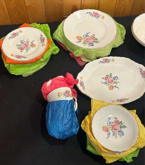 Flower Pattern Dinner Set - Creamer Auction