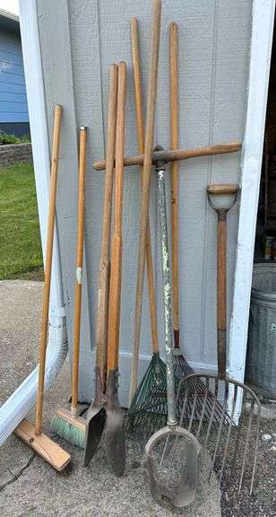 Group of Various Garden Yard Hand Tools - Creamer Auction