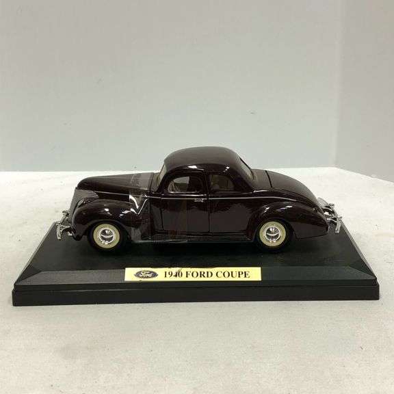 1940 Ford Coupe Model Car - Creamer Auction