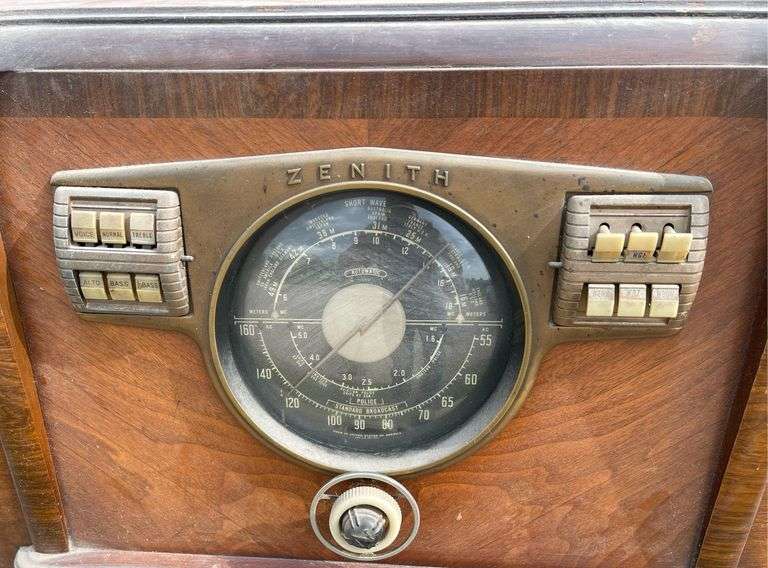 Zenith Floor Model Short Wave & Standard Radio — No Shipping - Creamer ...