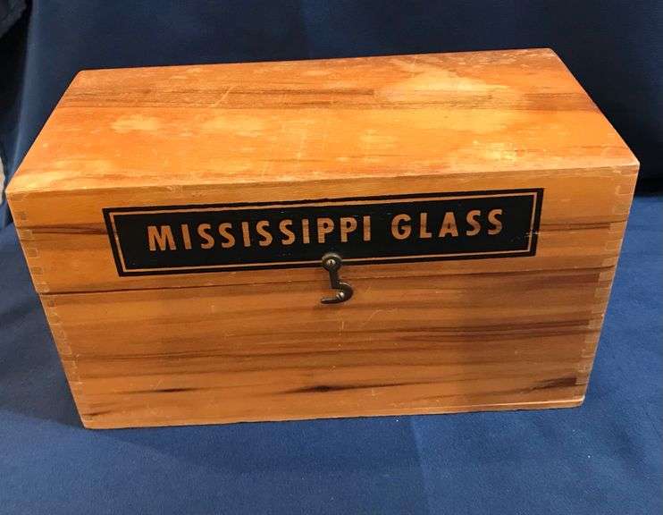 Mississippi Glass - Salesman Sample Glass Case - Creamer Auction