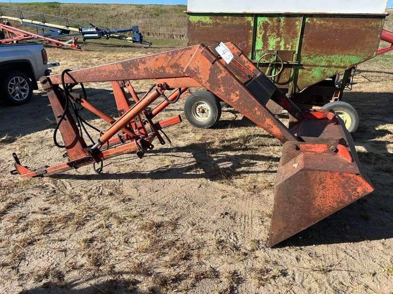Older Tractor Loader w/ 6 Ft. Bucket - Creamer Auction