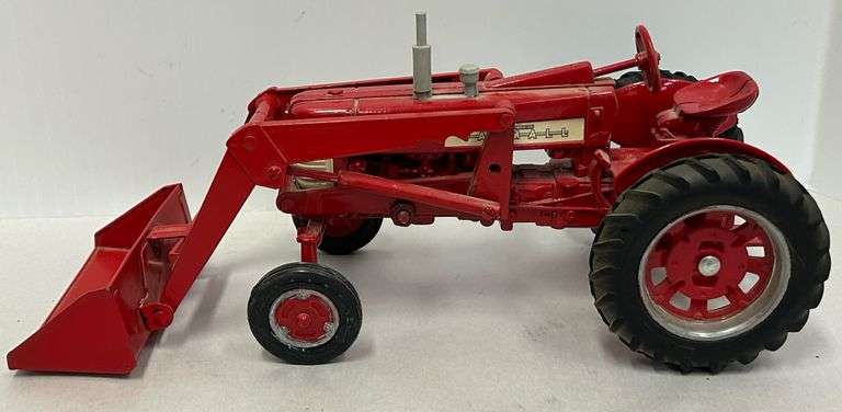 Farmall 350 Tractor with Loader - Creamer Auction