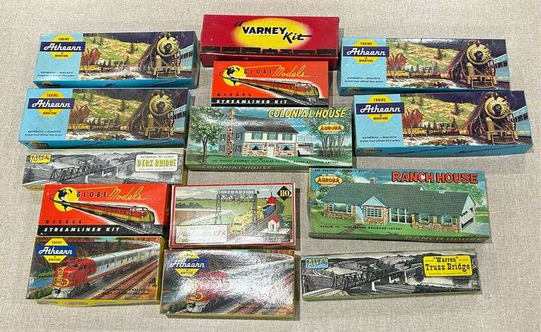 Group of HO Scale Train Boxes - ALL EMPTY - Creamer Auction