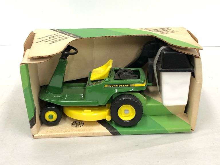 John Deere Rear Engine Riding Mower - Creamer Auction