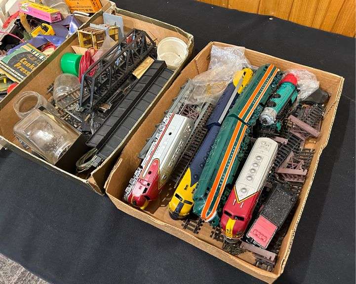 Assorted HO Scale Train Parts & Pieces - Creamer Auction