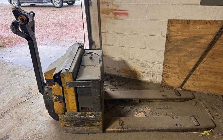 Caterpillar NPP40 Electric Pallet Jack - Creamer Auction