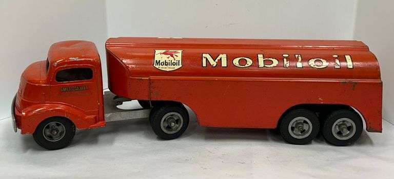 Smith Miller "Mobil Oil" Tanker Semi - Creamer Auction