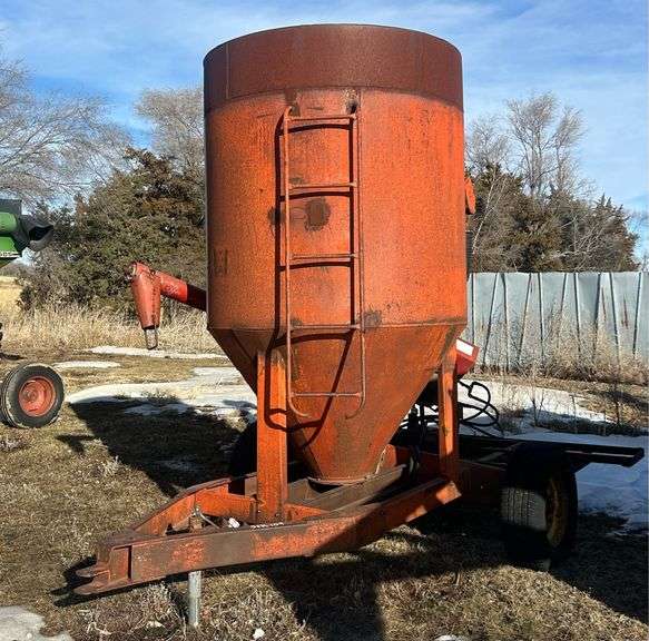 Farmhand Grinder Tank - Creamer Auction