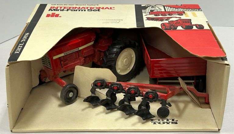 International Mini-Farm Set - 1/32 Scale - NIB - Creamer Auction