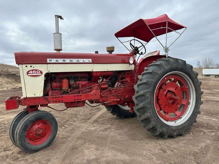Farmall 460 Tractor - Creamer Auction