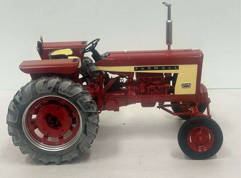 Farmall 504 Wide Front Tractor - ERTL 1/16 - Creamer Auction